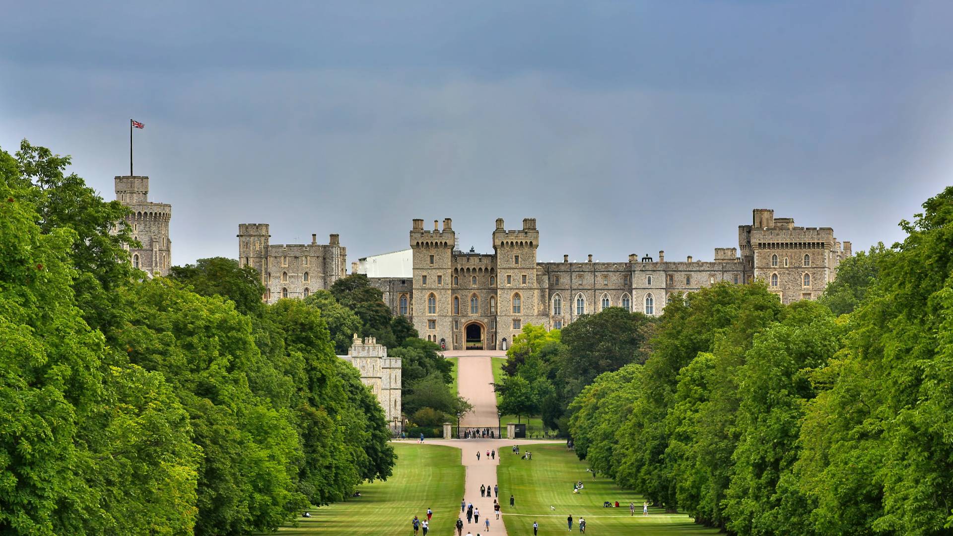 Who Lives at Windsor Castle? Discover the Royal Residents