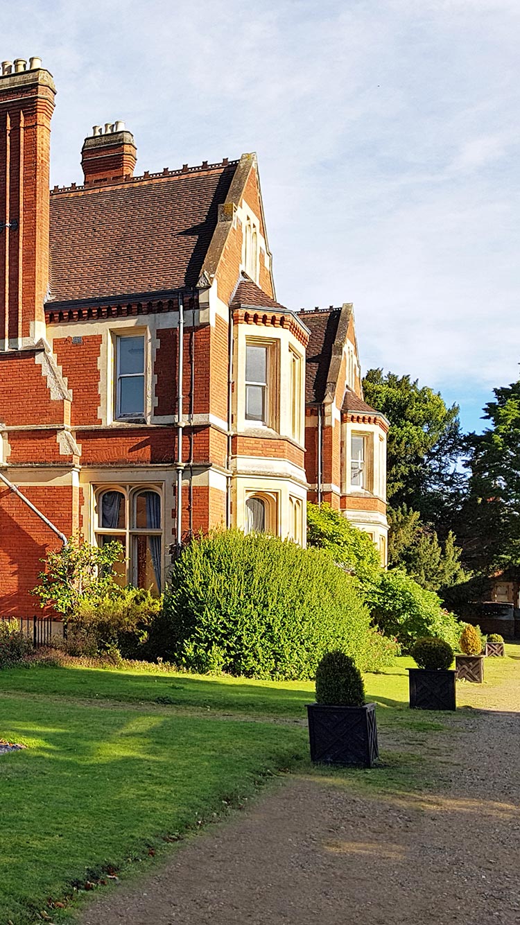 Join us for wine tasting at Pinewood Place